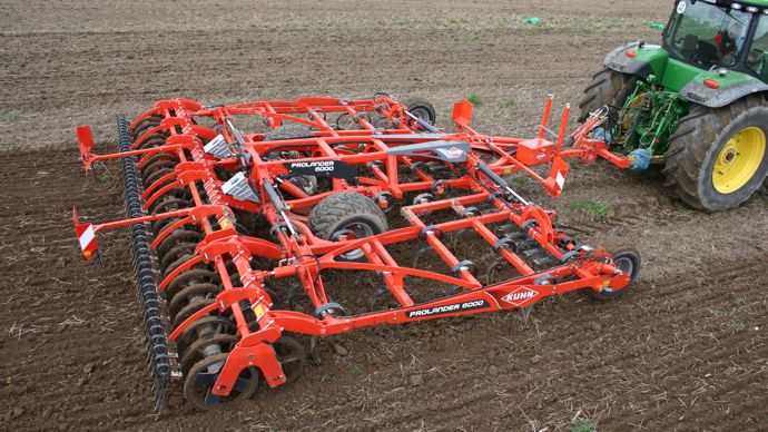 Essai du vibrodéchaumeur Kuhn Prolander 6000