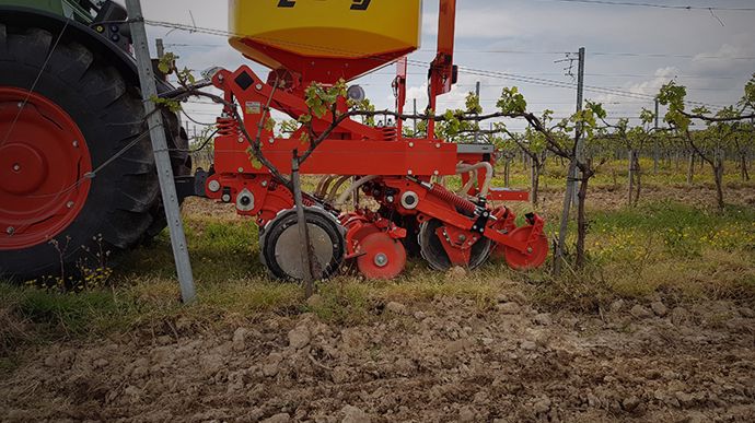 Maschio Gaspardo enherbement semis direct vignes étroites Diretta-Vigne V4