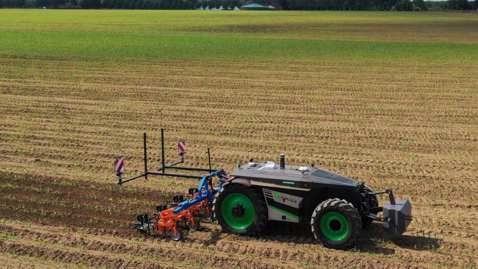AgXeed AgBot 2.055W4 : un tracteur robot autonome à 4 roues de 75 ch