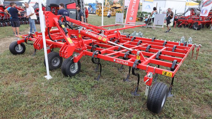 Güttler : Un déchaumeur à 5 ou 7 rangées de dents