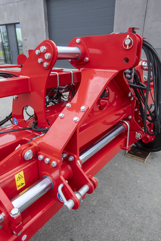 La bineuse Horsch Transformer VF mieux guidée avec la caméra Claas CultiCam