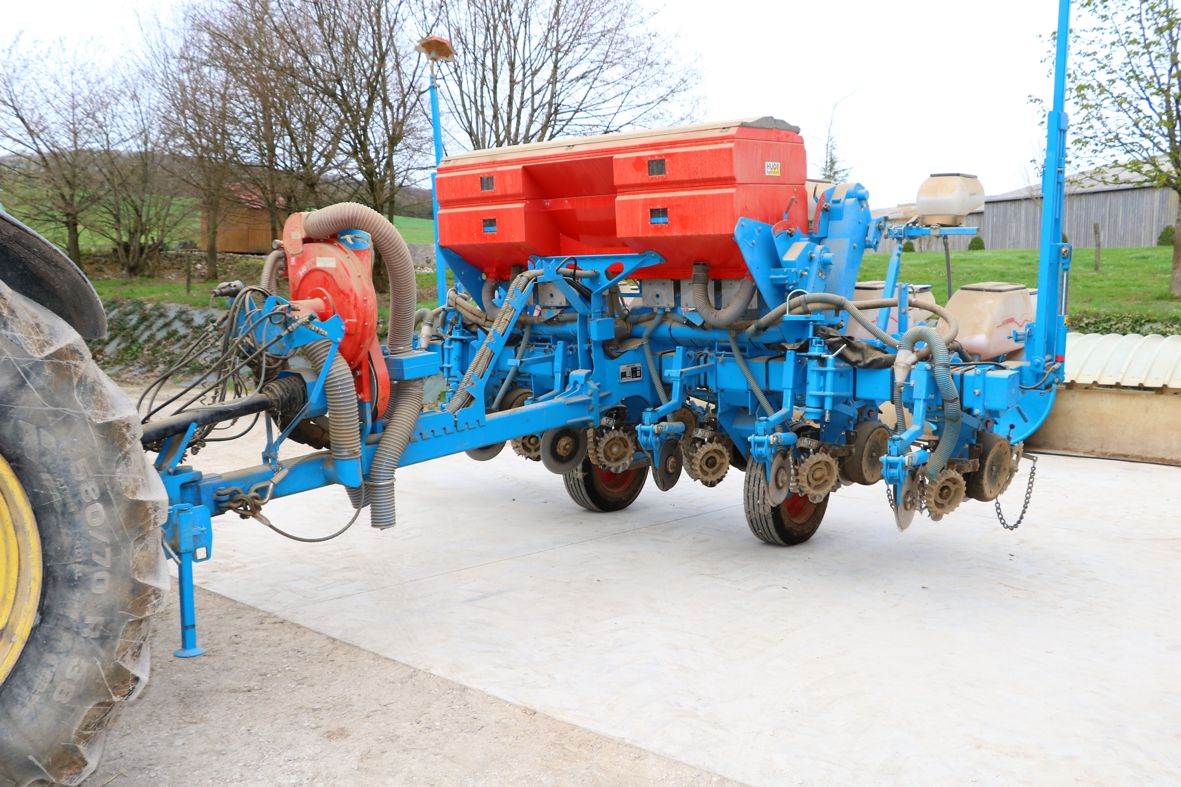 Gaec Girard-Clerc : éléments Monosem NX pour implanter le maïs en direct