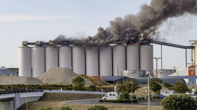 Un important incendie s’est déclaré dans un silo de blé à La Pallice