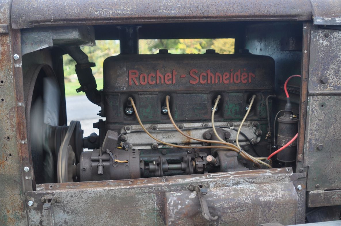 Rochet-Schneider a construit seulement une centaine de tracteurs.