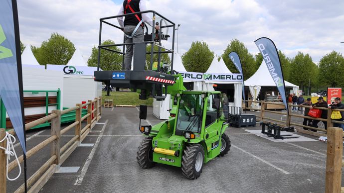 Une nacelle pour le chariot télescopique Merlo eWorker