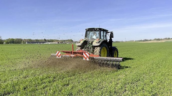 Avec la houe rotative Starliner, Kuhn enrichit son désherbage mécanique