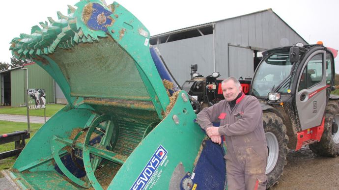 Le godet désileur-mélangeur : un outil polyvalent et passe-partout