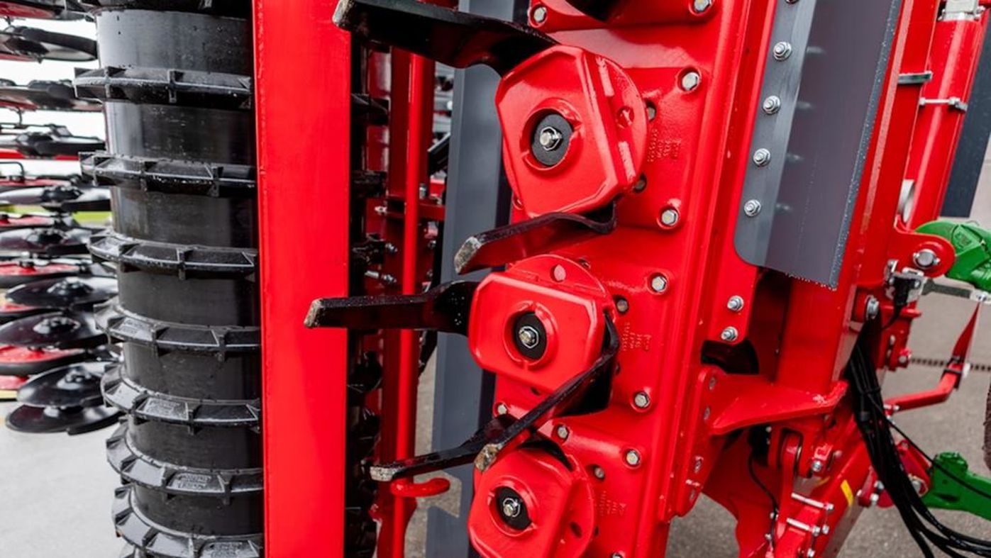 La herse rotative Horsch Kredo HD opère en solo ou en combiné de semis